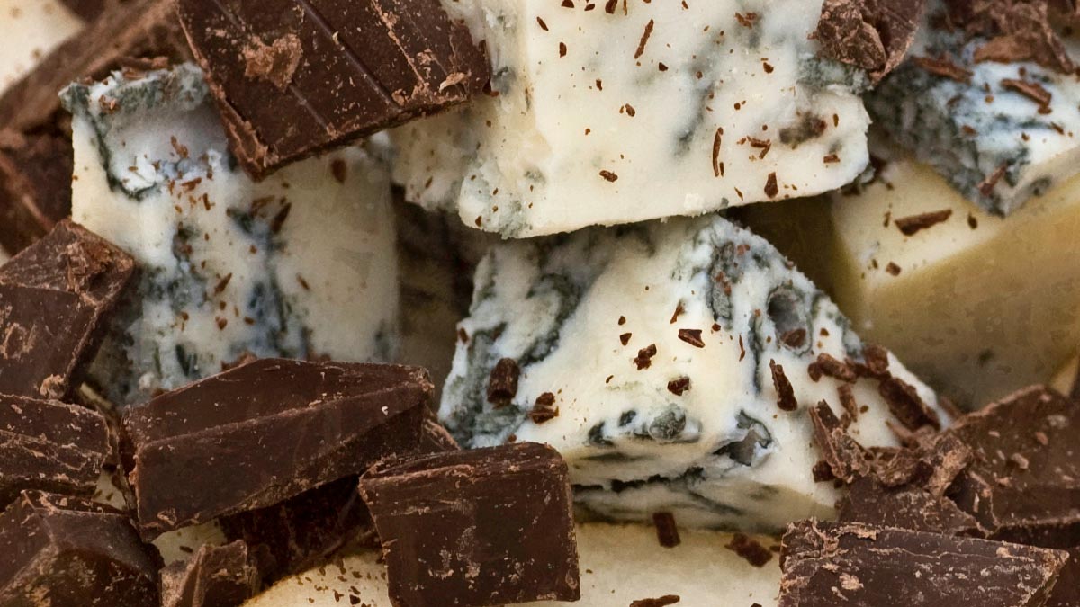 Blue Cheese, Pears and Dark Chocolate Combo » Coffee & Vanilla
