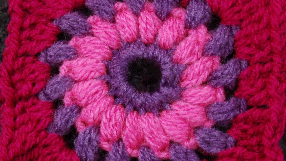 How to Make Granny Square with Puff Stitch Circles » Coffee & Vanilla