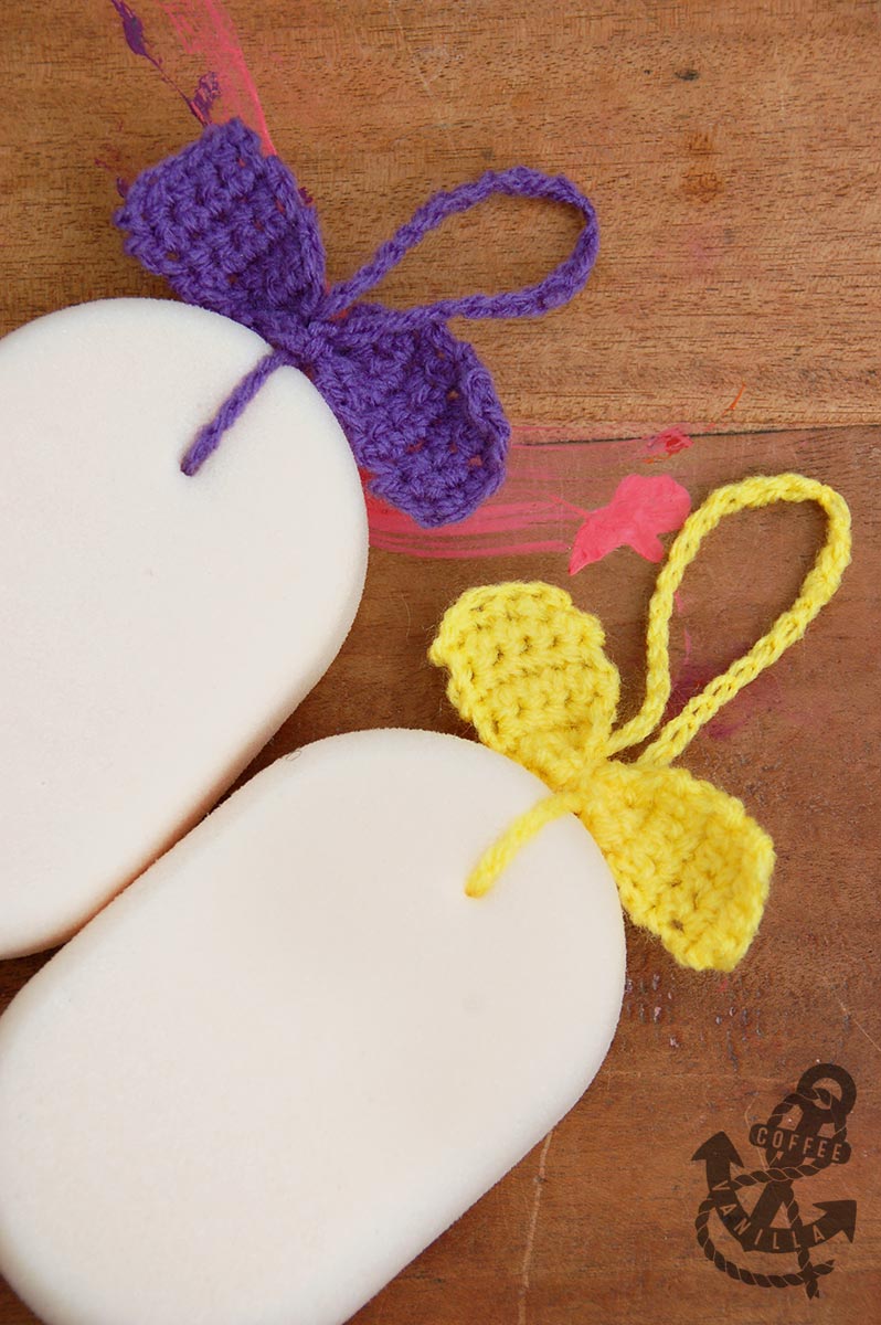 DIY Sponge on a Rope for Kids with a Crochet Bow » Coffee & Vanilla