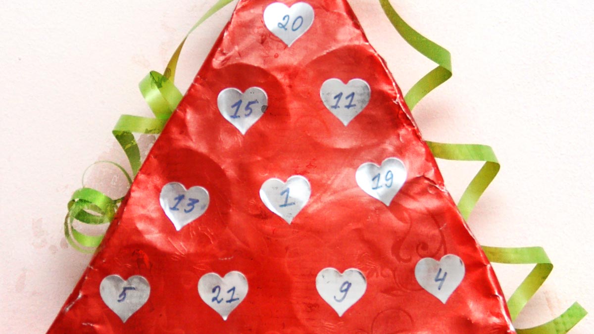 DIY Christmas Calendar Made from Upcycled Kitchen Roll Tubes » Coffee ...