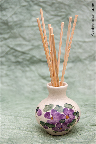 Homemade Reed Diffusers » Coffee & Vanilla Homemade Reed Diffusers » Coffee & Vanilla