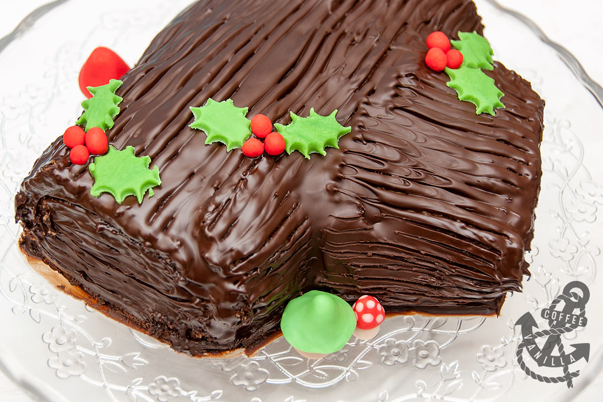 Chocolate & Orange Yule Log with Fondant Holly » Coffee & Vanilla
